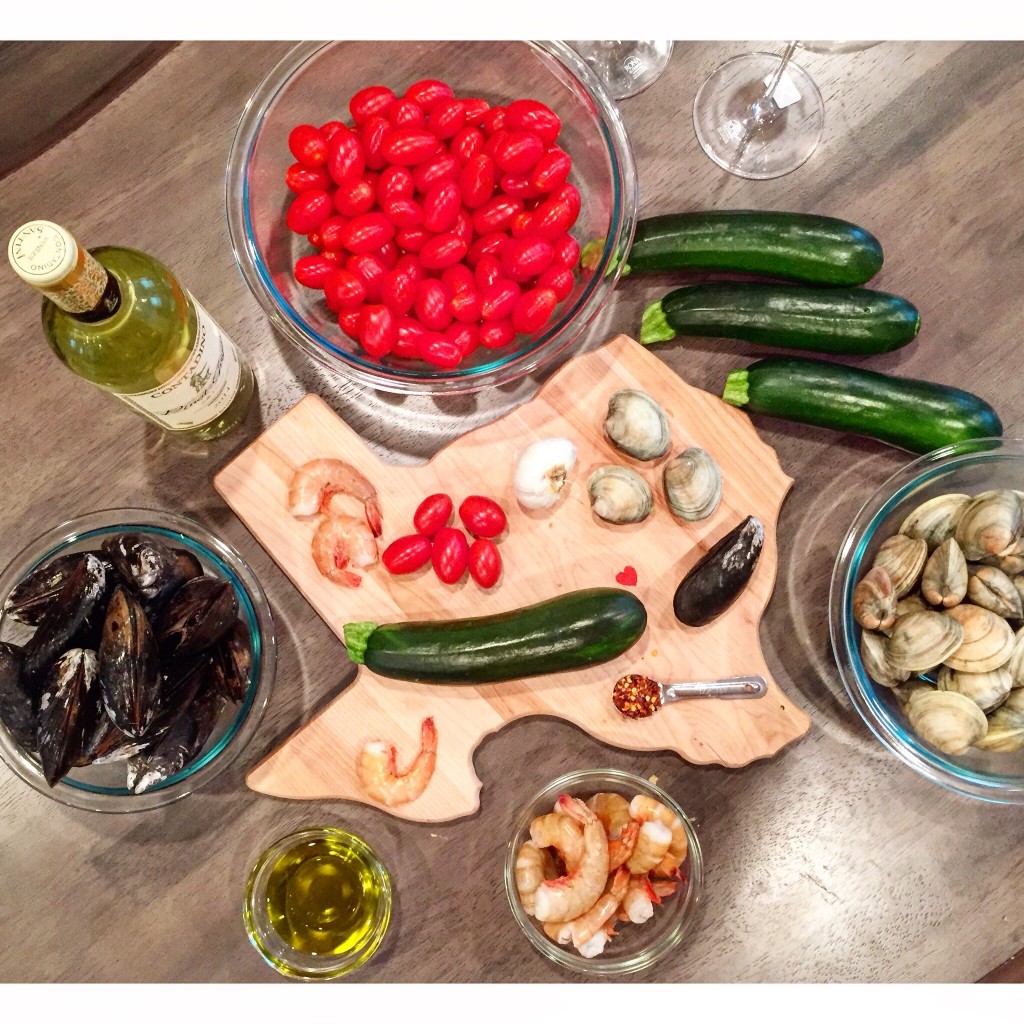 Zucchini Noodles with Mussels, Clams & Shrimp | Melllypoo
